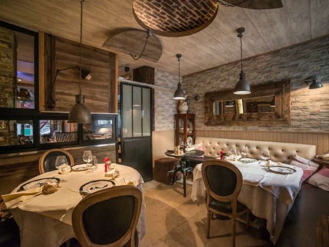 Au Petit Paris / Restaurant / PARIS